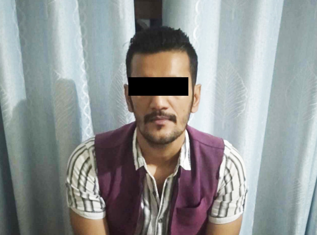 मध्यराती आफ्नै दोहोरीमा आएका ग्राहकलाई मरणासन्न हुने गरी कुट्ने दोहोरी ...